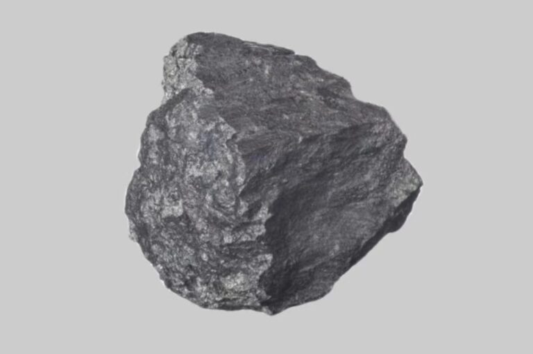 Is graphite a metal? What are the physical properties of graphite?